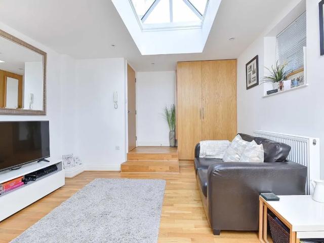 Apartment at Balham High Road, Greater London