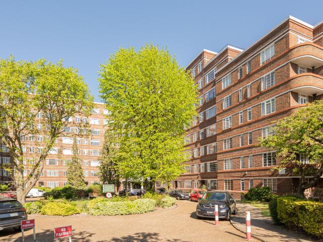 Apartment at Balham High Road, Greater London