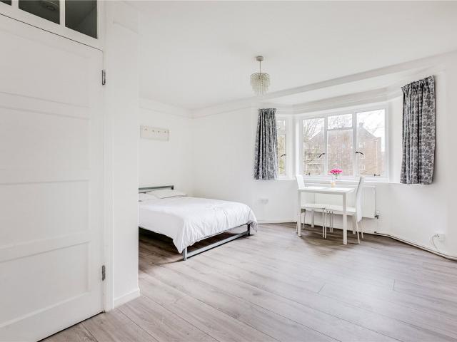 Apartment at Balham Hill, Greater London