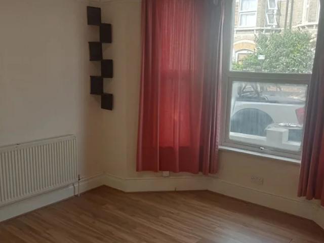 Apartment at Ballater Road, Greater London
