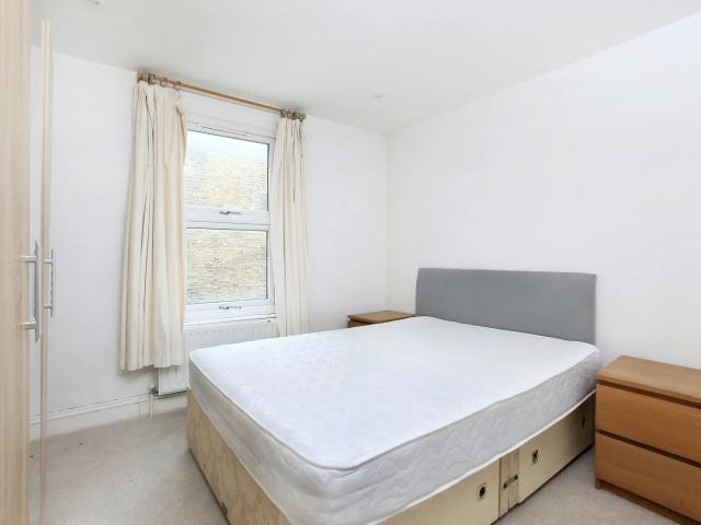 Apartment at Ballater Road, Greater London