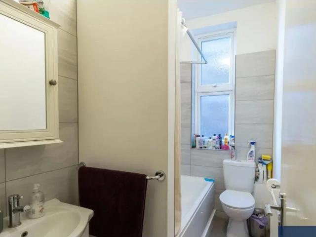 Room at Ballards Lane, Greater London