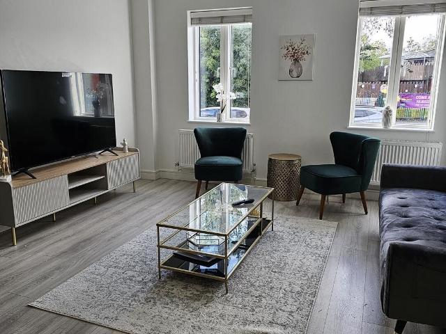 Apartment at Ballards Lane, Greater London
