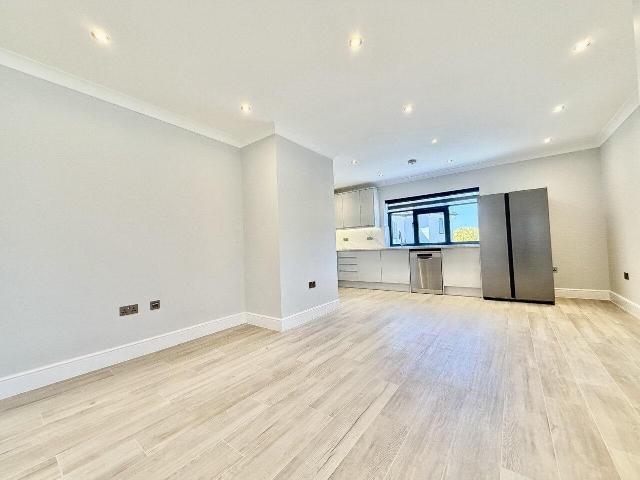 Apartment at Ballards Lane, Greater London