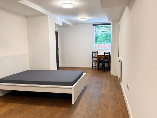 Apartment at Ballards Lane, Greater London