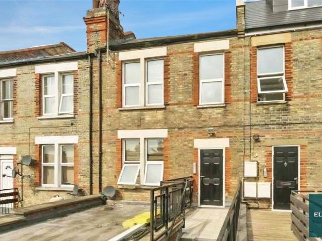 Apartment at Ballards Lane, Greater London