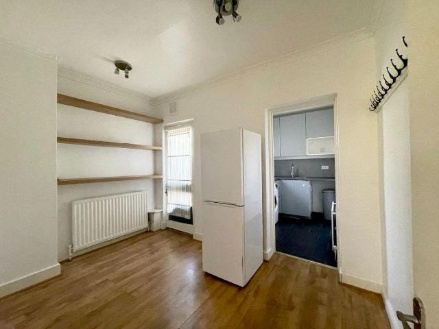 Apartment at Ballards Lane, Greater London