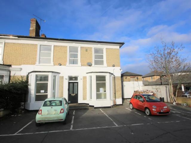 Room at Ballards Lane, Greater London