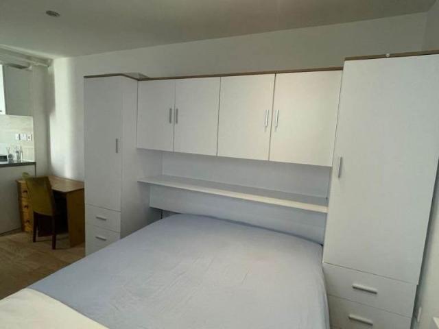 Apartment at Ballards Way, Greater London