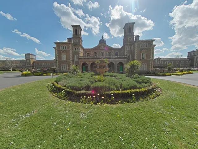 Apartment at Balmoral Avenue, Greater London