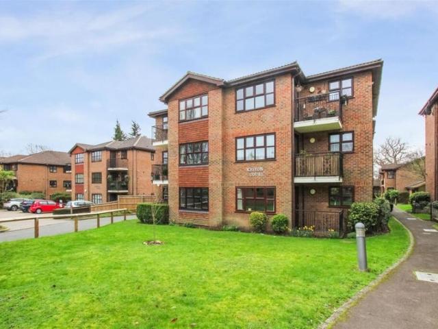 Apartment at Balmoral Gardens, Greater London