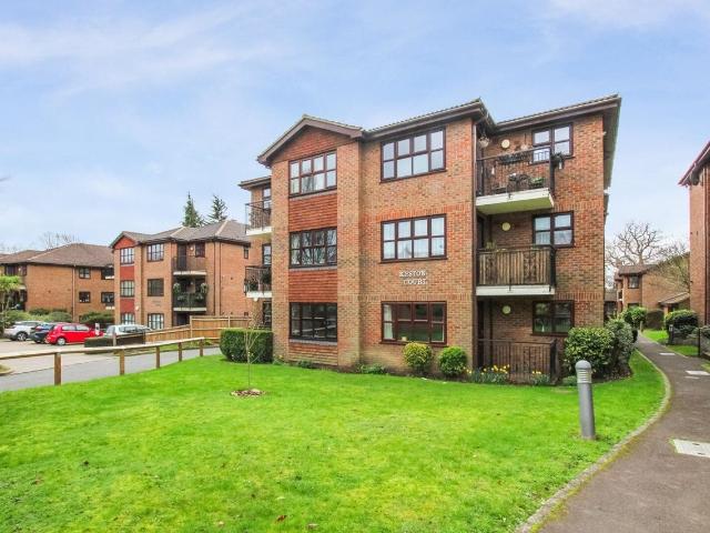 Apartment at Balmoral Gardens, Greater London