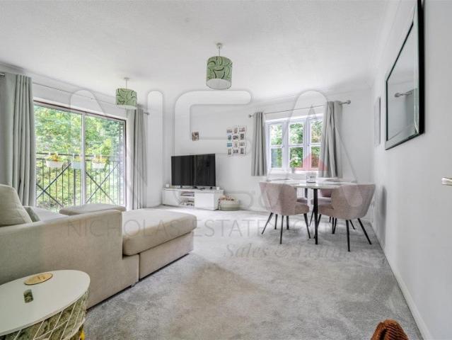Apartment at Balmore Park, Reading