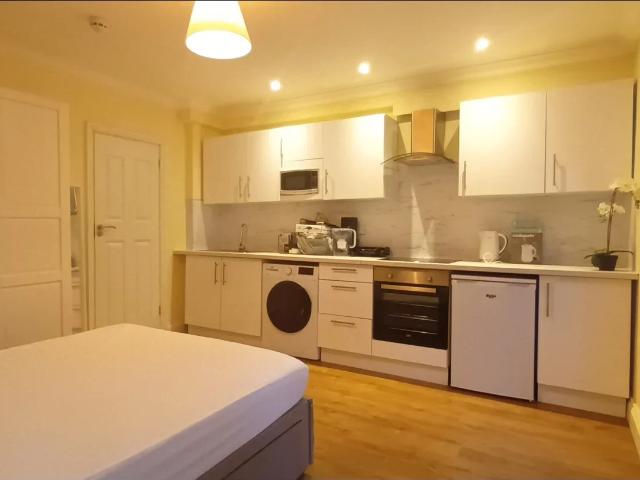 Apartment at Bamborough Gardens, Greater London