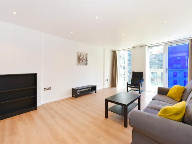 Apartment at Bank Street, Greater London