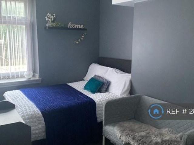 Room at Bankfield Road, Kirklees