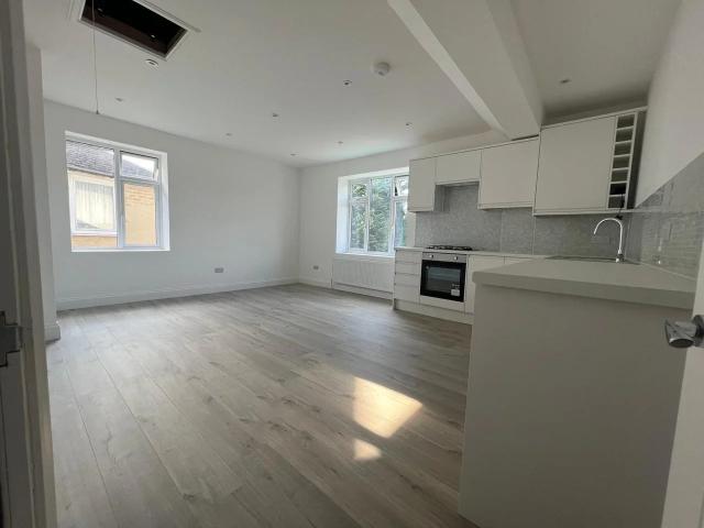 Apartment at Banstead Road, Caterham on the Hill
