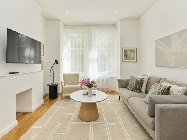 Apartment at Barcombe Avenue, Greater London