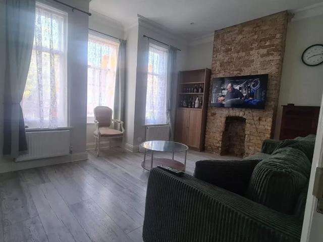 Apartment at Barcombe Avenue, Greater London