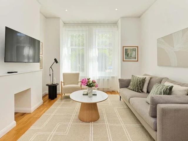 Apartment at Barcombe Avenue, Greater London