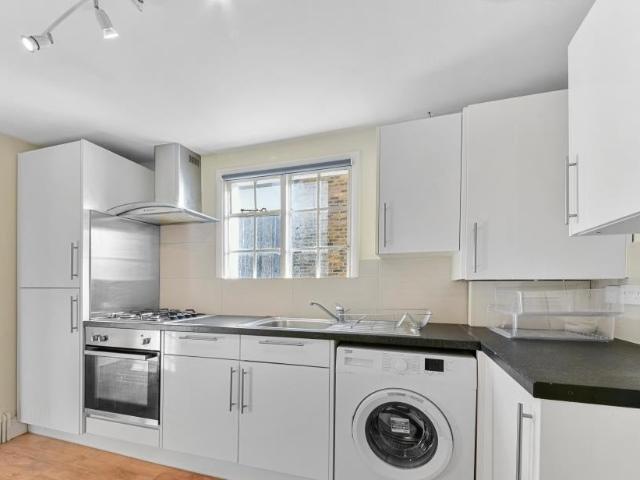 Apartment at Barclay Road, Greater London