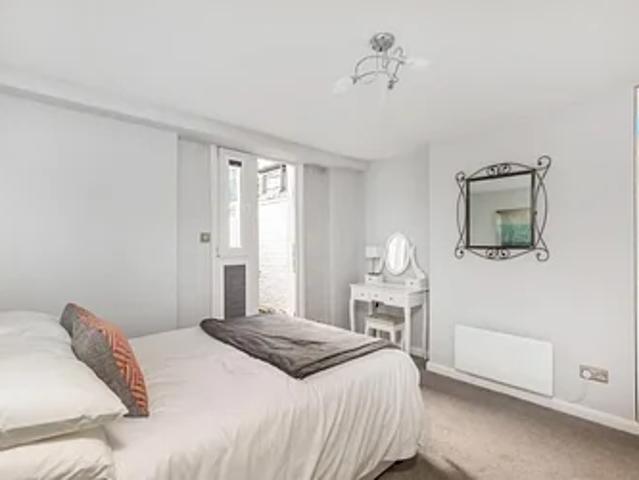 Apartment at Barclay Road, Greater London