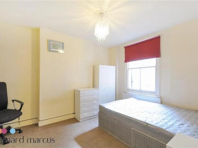 Apartment at Barclay Road, Greater London