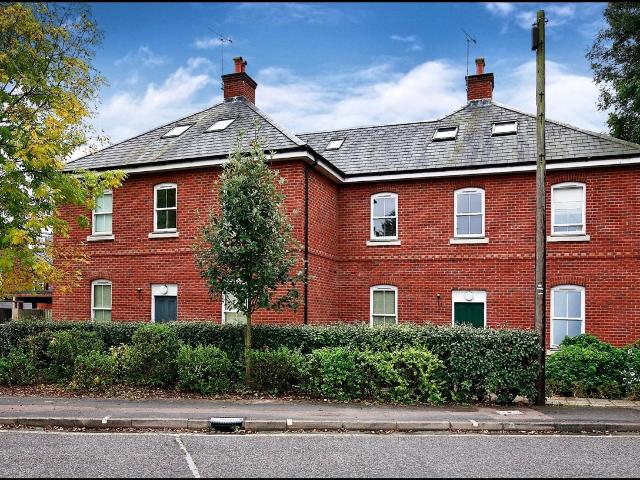 Apartment at Barfield Close, Winchester