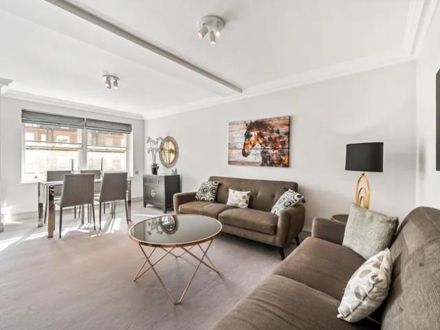 Apartment at Barkston Gardens, Greater London