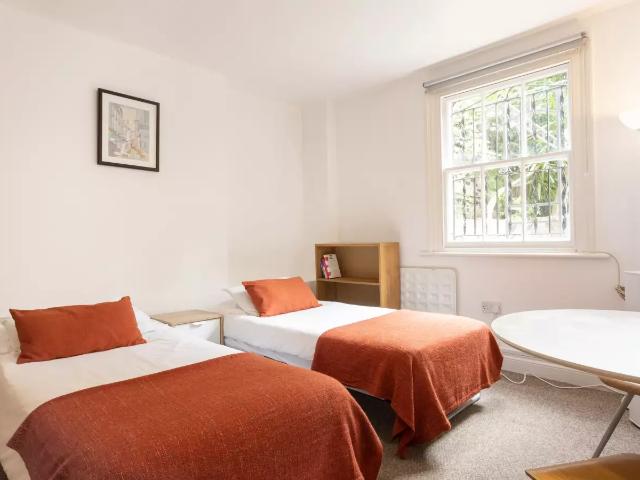 Apartment at Barkston Gardens, Greater London