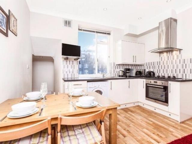Apartment at Baron's Court Road, Greater London
