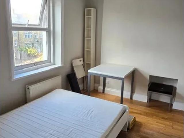Apartment at Baron's Court Road, Greater London