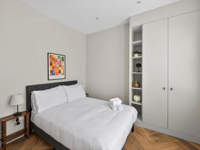Apartment at Baron's Court Road, Greater London