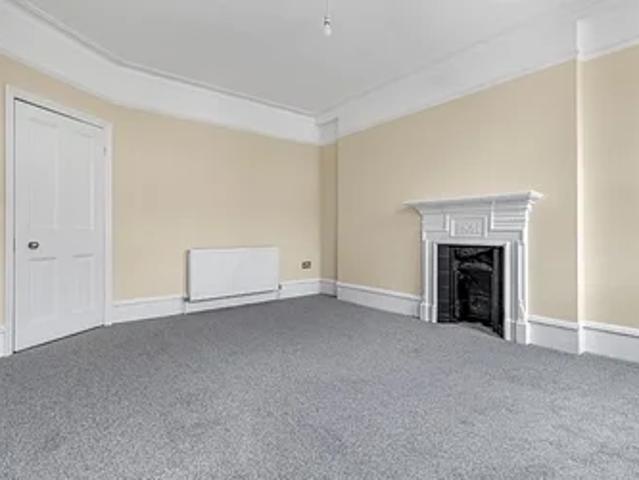 Apartment at Baron's Court Road, Greater London