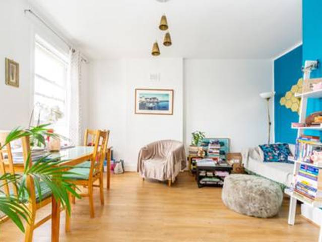 Apartment at Baron's Court Road, Greater London