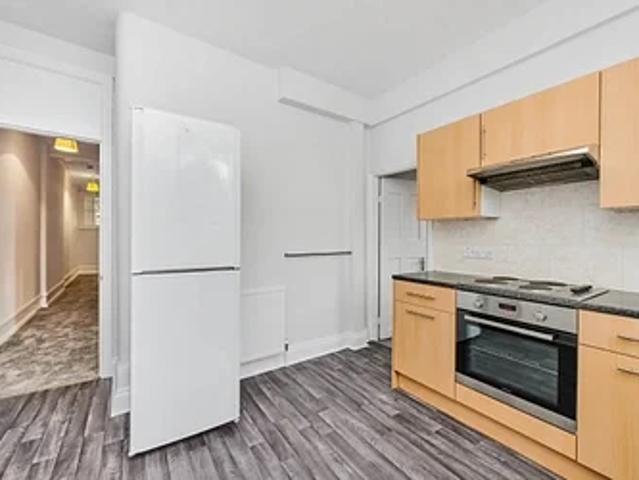 Apartment at Baron's Court Road, Greater London