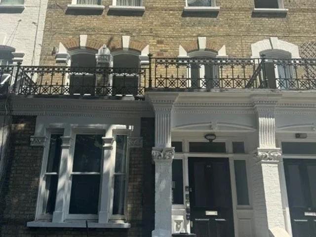 Apartment at Baron's Court Road, Greater London