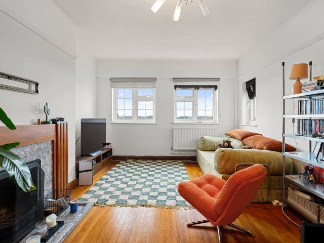 Apartment at Barnes High Street, Greater London