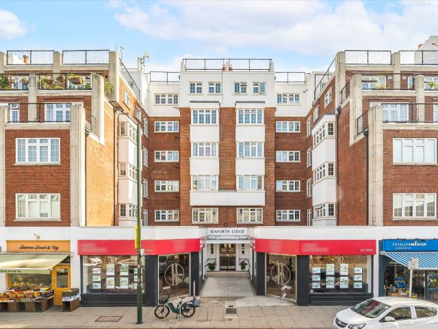 Apartment at Barnes High Street, Greater London