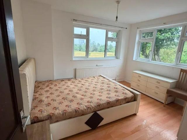 Apartment at Barnes Road, Greater London