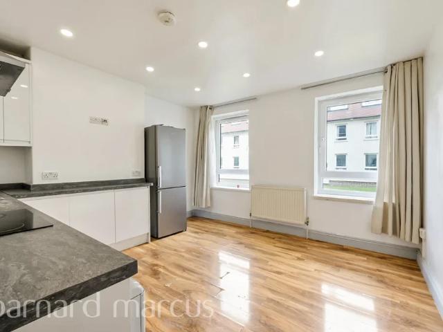 Apartment at Barnfield Gardens, Greater London