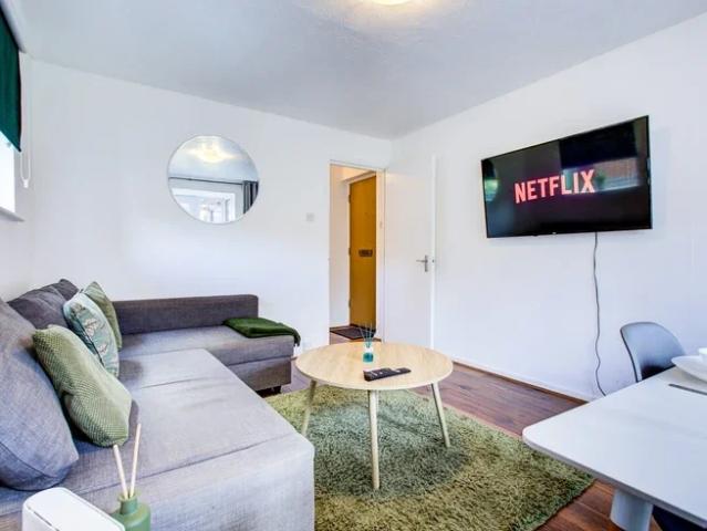 Apartment at Barnfield Place, Greater London