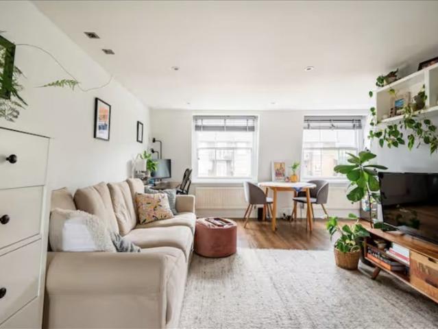Apartment at Barnsbury Road, Greater London