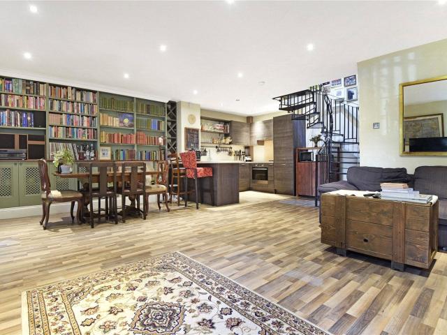 Apartment at Barnsley Street, Greater London