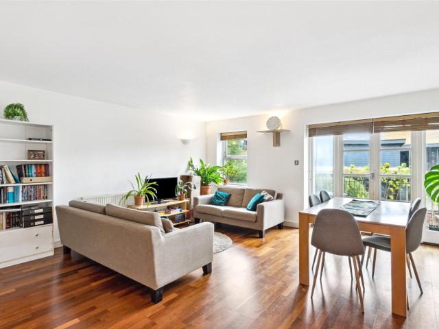 Apartment at Barrington Court, Greater London