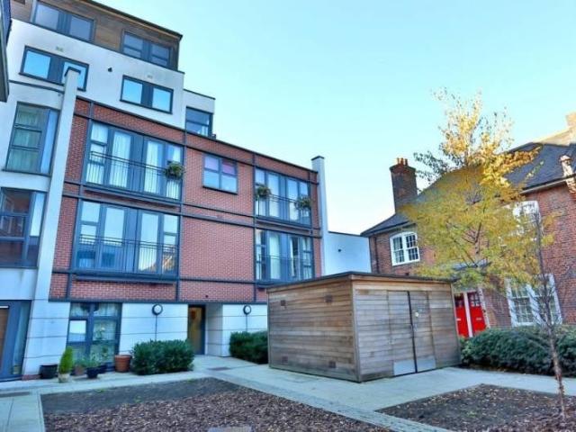 Apartment at Bartlett Mews, Greater London
