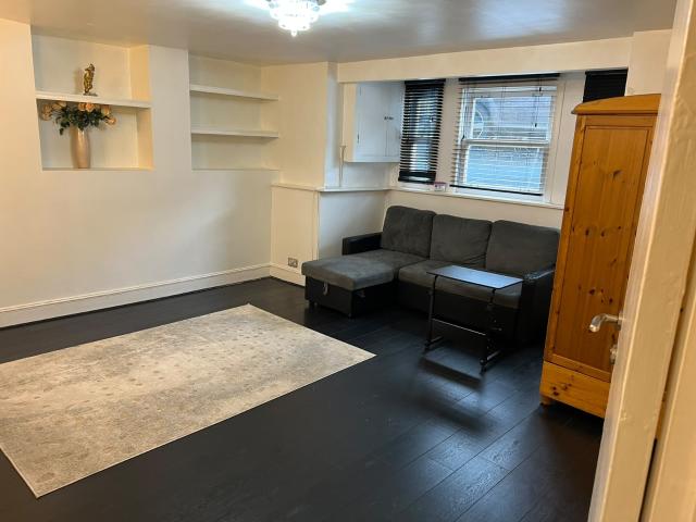 apartment in Basement Flat, N16