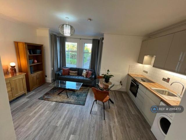 Apartment at Basingstoke Road, Reading