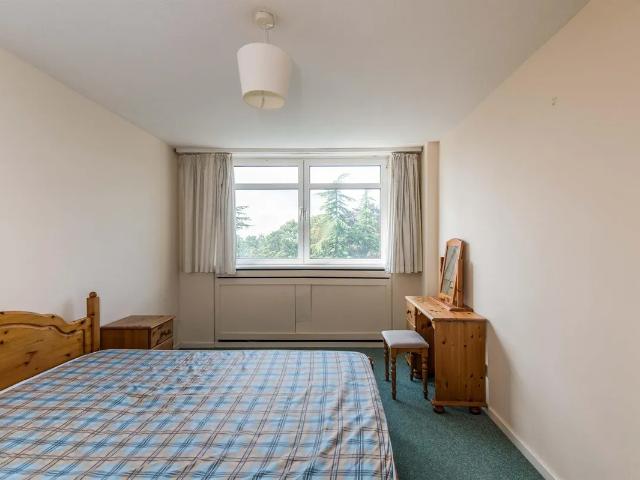 Apartment at Bassett Avenue, Southampton