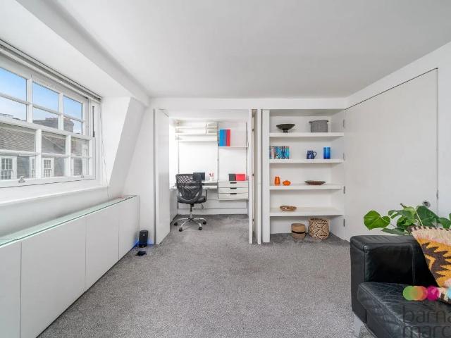 Apartment at Betterton Street, Greater London